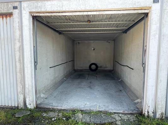 Gemakkelijk bereikbare garagebox in het centrum van Heist